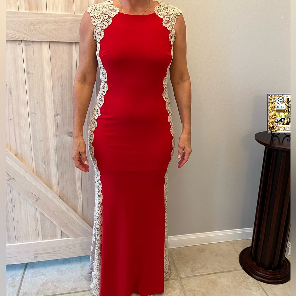 This Beautiful Red Dress Is Perfect In Time For Prom. - Gem